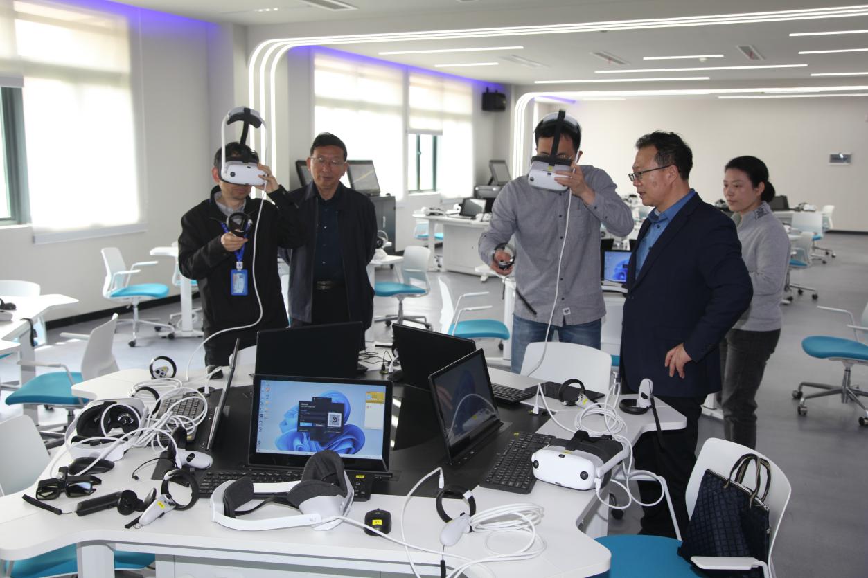 酒泉职业技术学院领导来我院5G移动通信虚拟仿真实训基地交流